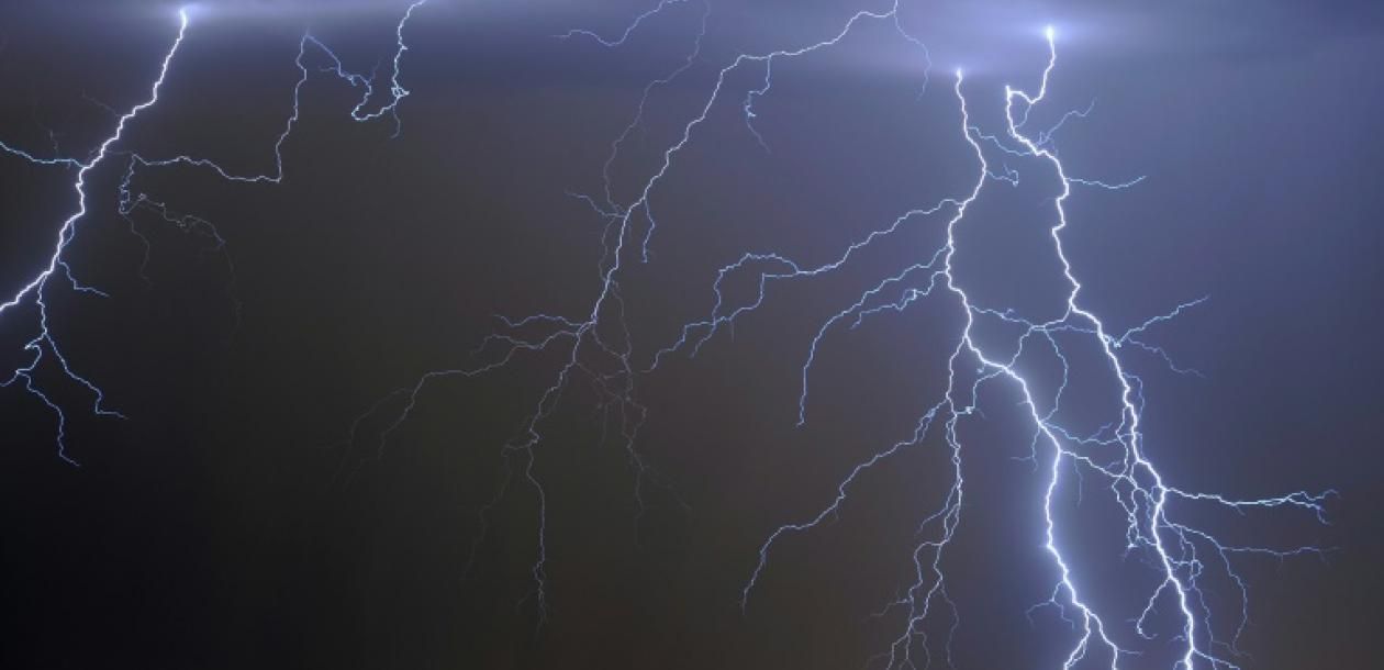 Record mondial de longueur pour un éclair de 768 km aux États-Unis (ONU ...