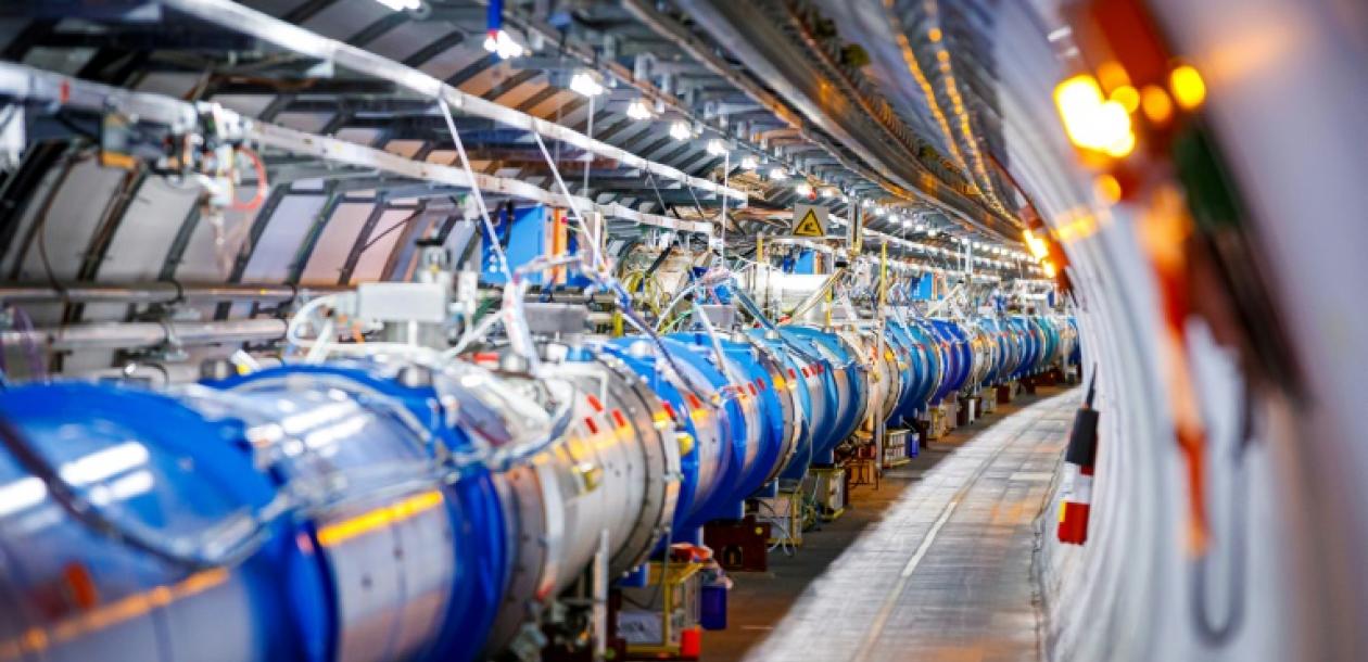 Le plus grand accélérateur de particules au monde entre en service avec ...