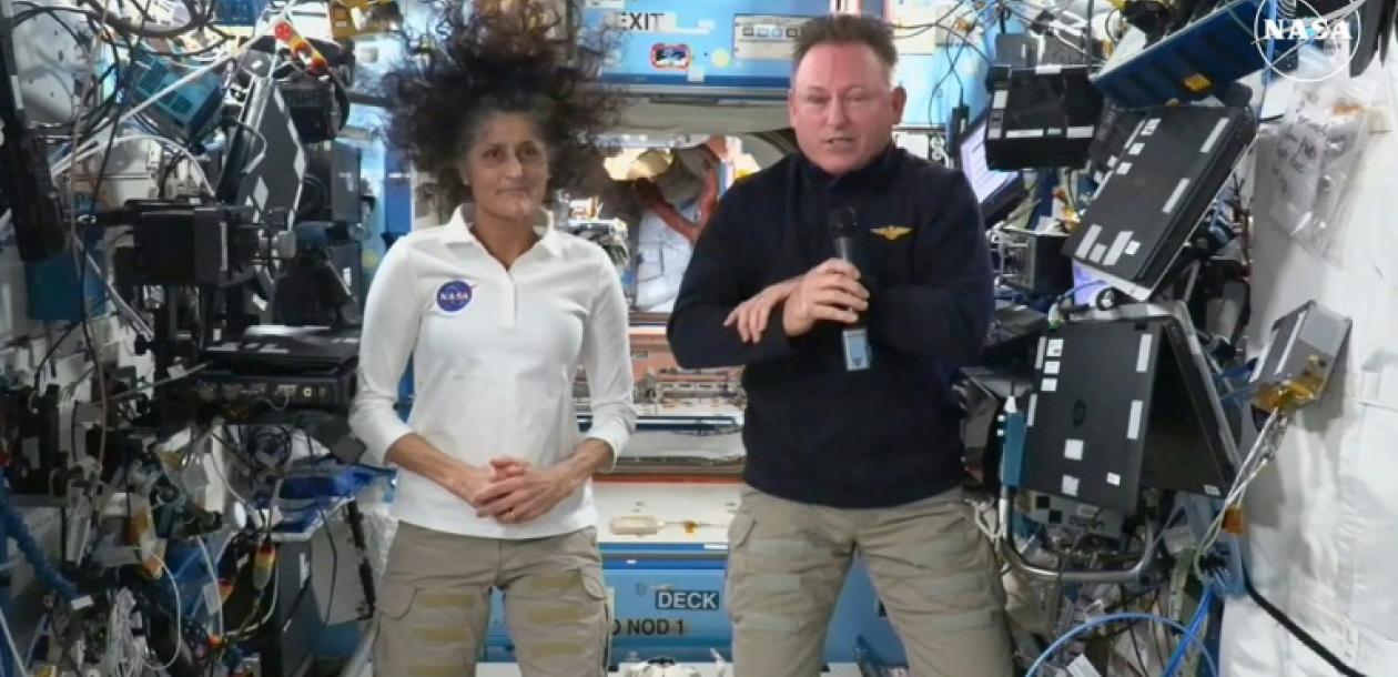 Le vaisseau de SpaceX amarré à l’ISS pour secourir des astronautes | Le ...