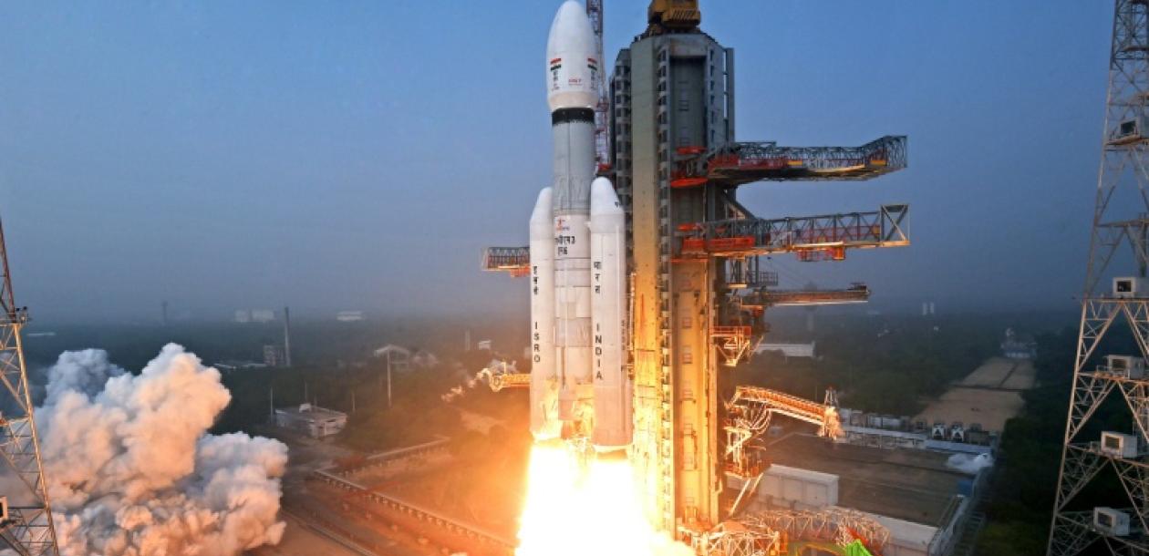 L’Inde met en orbite son satellite le plus lourd | Le blob, l'extra-média
